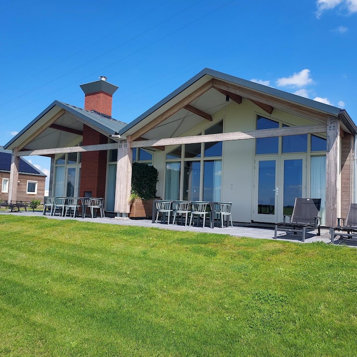 Family Home With Expansive Panoramic Views - Heerenveen