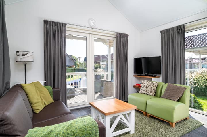 Atmospheric Waterfront Chalet With Private Jetty - Heerenveen