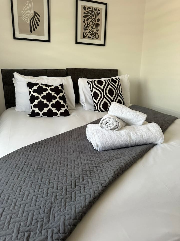London/watford| Great Location| Perfect For 8 - Watford