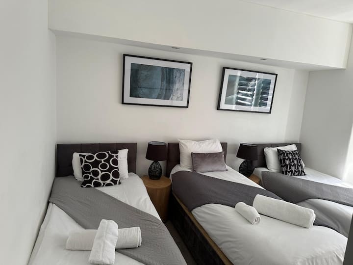 London/watford| Great Location| Perfect For 8 - Watford