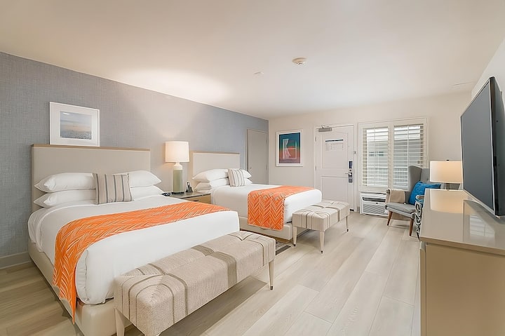 Beach Break! 3 Relaxing Units, Outdoor Pool! - Carlsbad, CA