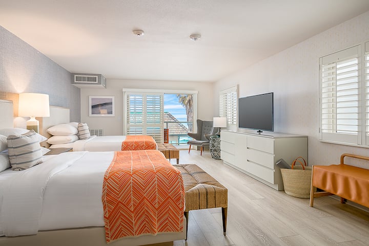 Oceanfront Property! 3 Moderns Units, Pool Onsite! - Carlsbad, CA