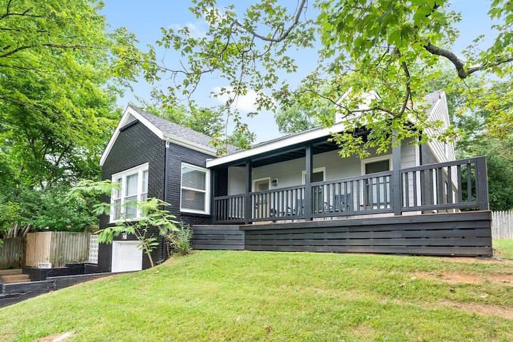 Memories On Madison | Game Room & Outdoor Fire Pit - Clarksville, TN