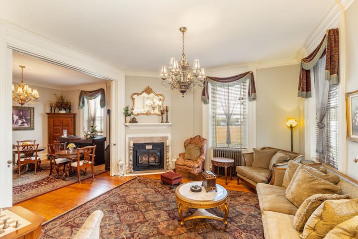 6500+ Sq Ft Luxurious Hershey Area Victorian Manor - Hershey, PA