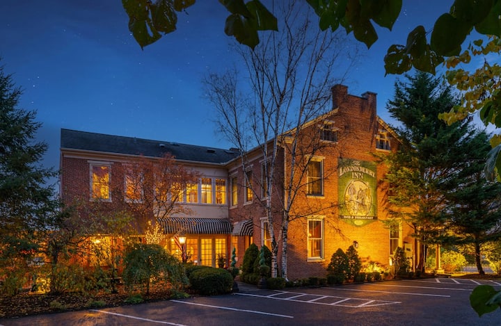 6500+ Sq Ft Luxurious Hershey Area Victorian Manor - Hershey, PA