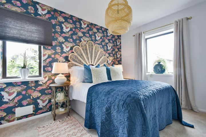 Luxury Spacious 2 Bed Apartment - Cotswold Wildlife Park & Gardens