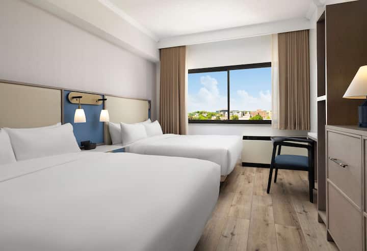 Travel Destination! Near Liberty Park, W/ Pool - White Plains, NY