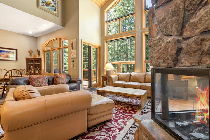 Beautiful East Vail Mountain House On Gore Creek! - Vail, CO