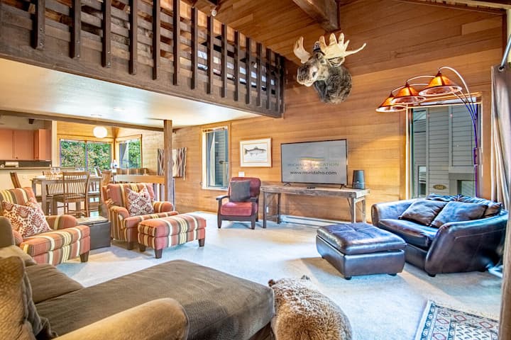 Snow Creek 1557 - Pool & Hot Tub + Ski-in/ski-out - Ketchum, ID