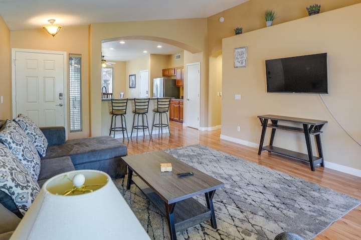 Fenced Backyard & Fire Pit: Bright Peoria Home! - Peoria, AZ