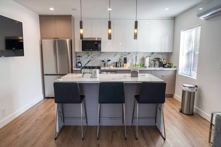 Modern 1br In Toluca Lake, Remodeled & Parking P69 - Burbank