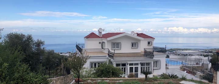 Large Luxury Villa With Private Pool In Lapta Kyre - Kyrenia
