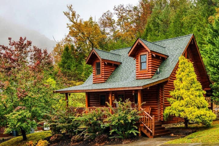 Cozy Upscale Cabin W/fireplace, Hot Tub - Pigeon Forge, TN