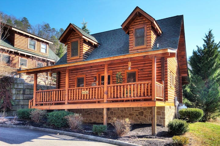 Gorgeous Cabin Hot Tub, Fireplace, Great Location - Wears Valley, TN