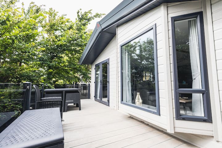 Shoreline - Luxury By The Sea - Christchurch