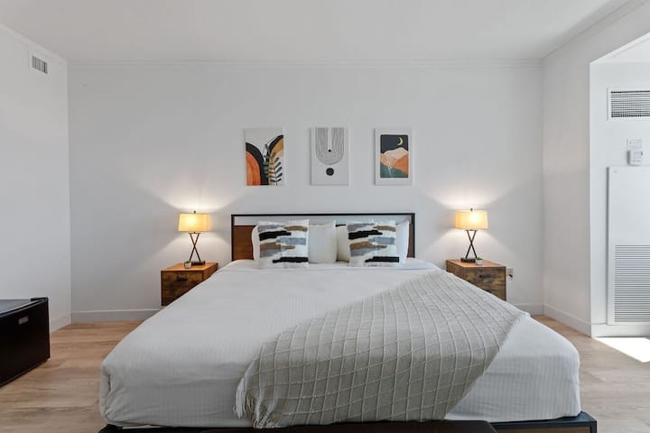 Boardwalk King Bed Retreats By Cozysuites 50 - Showboat Atlantic City