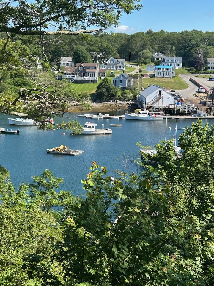 Waterfront Cottage With Dock! - Round Pond, ME