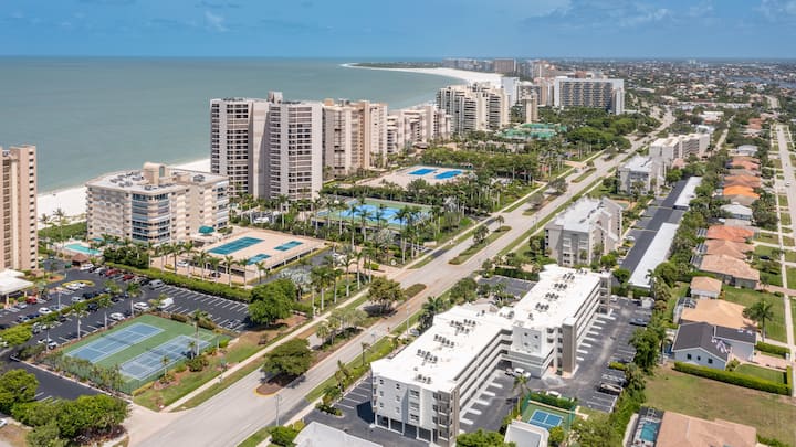 Beach Club 406- Private Beach Access - Marco Island, FL