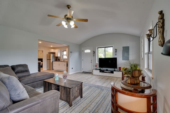 Second-floor Harveys Lake Apartment With Deck! - Dallas, PA