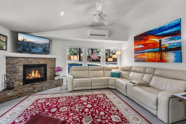 Bright Cottage ~ Pup Friendly ~ Hot Tub! - Bend, OR