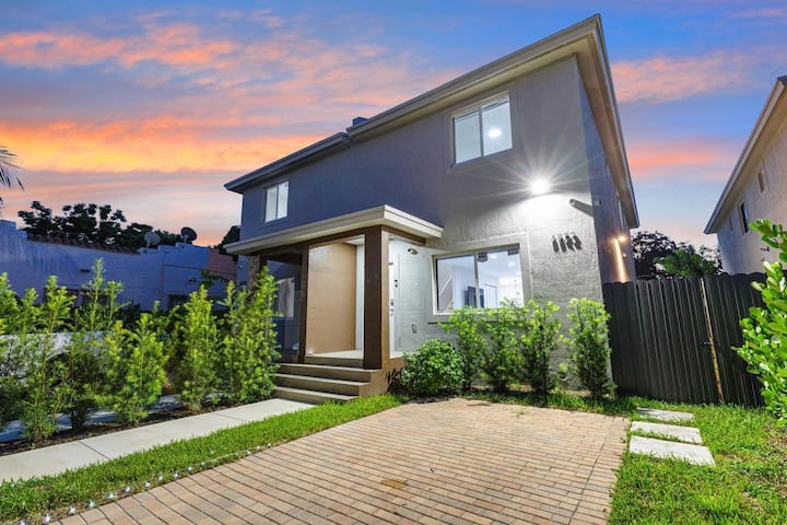Little Haiti 4br Home – Outdoor Space & Hi-tech - Miami, FL