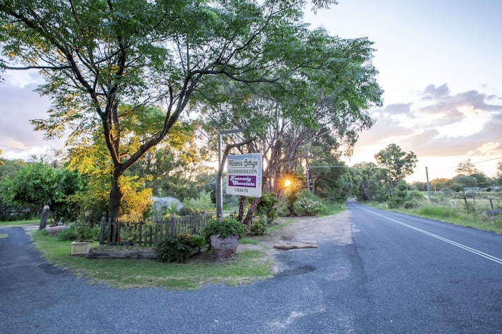 Lavender Cottage - Girraween National Park