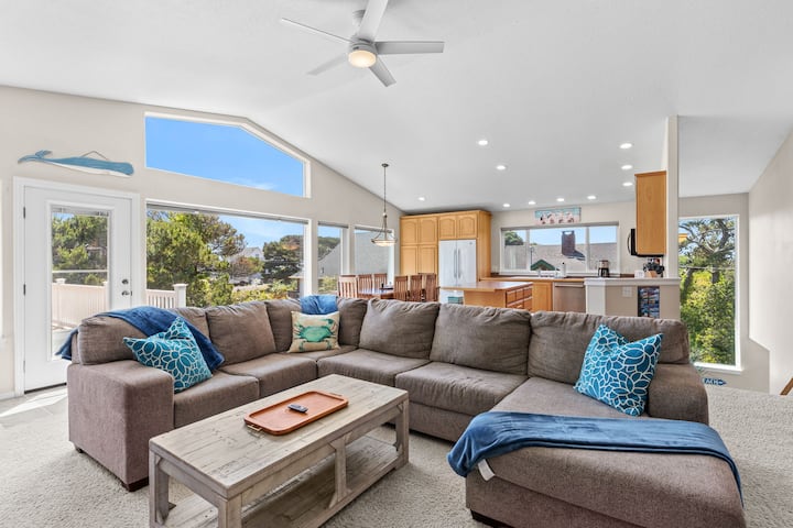 New Game Room, Ev Charger, Pet Friendly. - Manzanita, OR