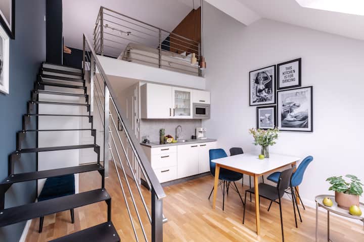 Turnkey | Two Level Charles Square Apartment I - Praga