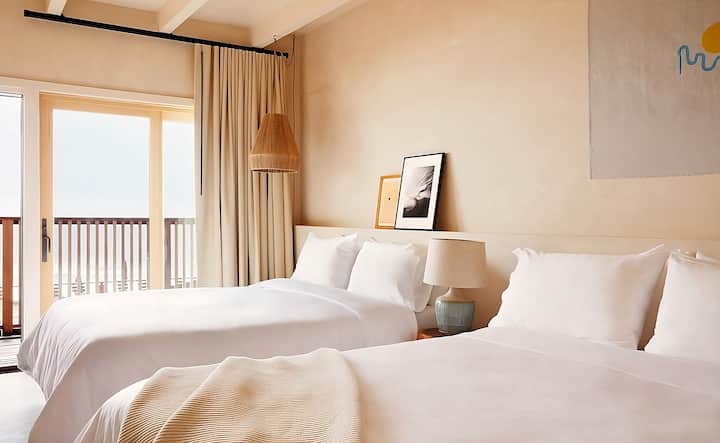 Screen-free Accommodations! Pool, Free Breakfast - Montauk, NY