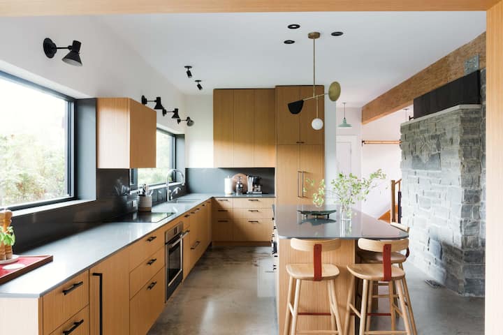 Starbase - Waterfront Home W Pickleball Court - Prince Edward