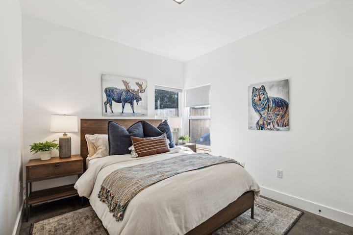 * * *Modern Missoula Bungalow* * - Missoula, MT