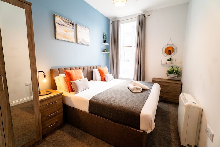 Converted Chapel Swansea | King Bed | Sleeps 4. - The Mumbles