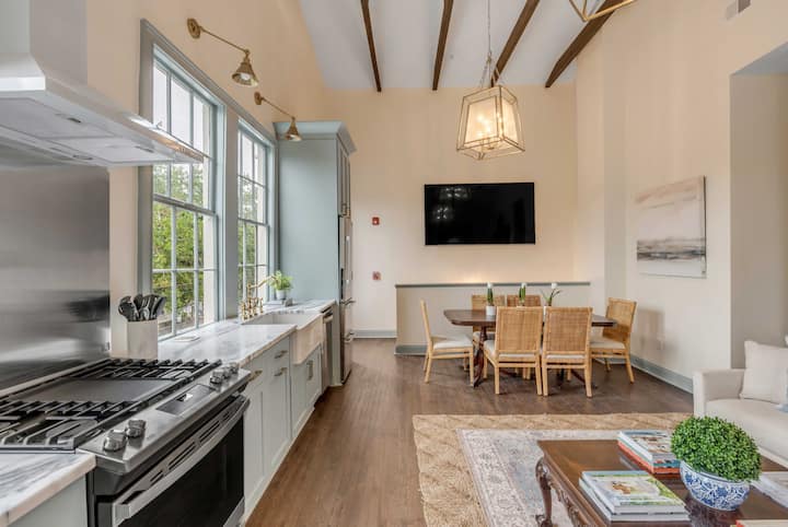 The Manor 93 - B - Charleston, SC