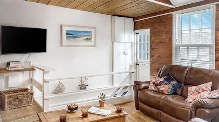 Boatman's Cottage Mousehole- Sleeps 4 -Garage - Mousehole