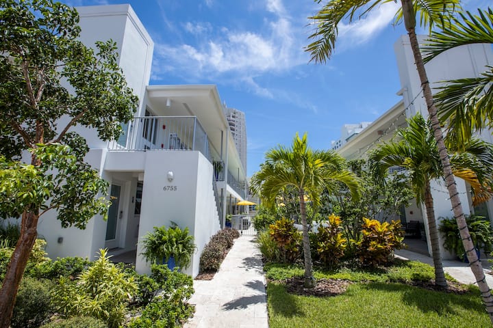 Cozy Queen Room | Beach Nearby + Pool Access - Miami Beach