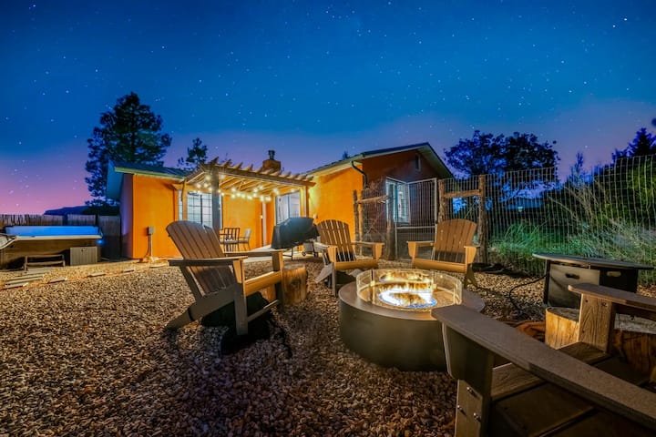 Hot‑tub Oasis: 2 Br Pet Friendly Home Near Zion - Kanab, UT