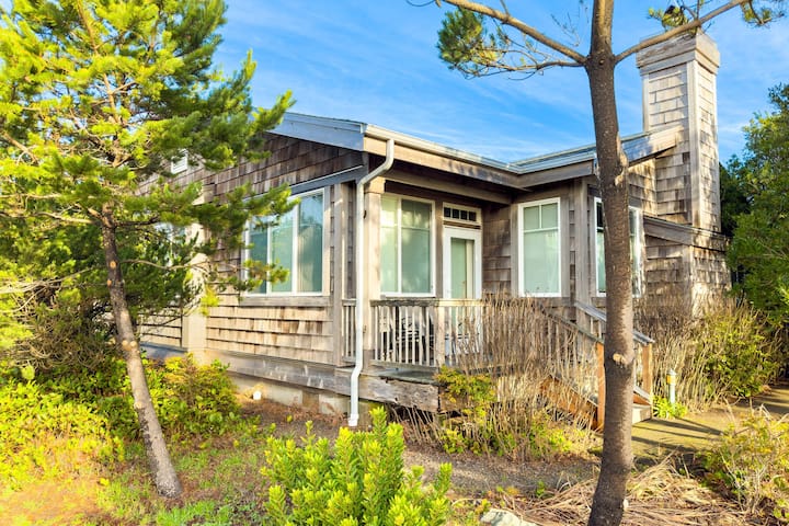 One Block To The Beach-cozy Duplex With Ocean View - Manzanita
