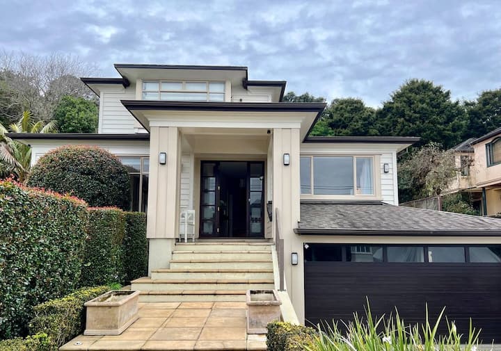 Spacious Family Retreat - Auckland