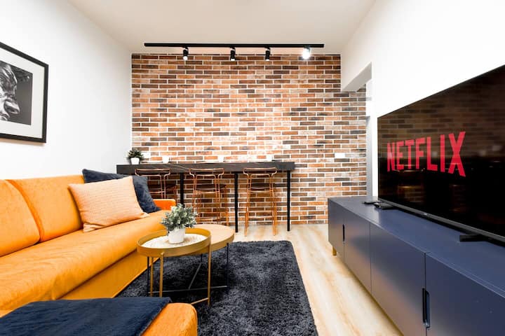 Top 10 In Sofia – Designer 2br - Ac And Metro - Sofya