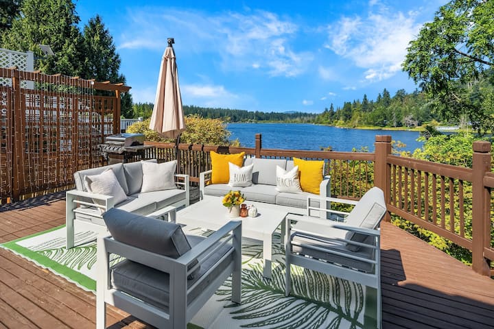 European White Castle On Lake Desire | Private Doc - Kent, WA