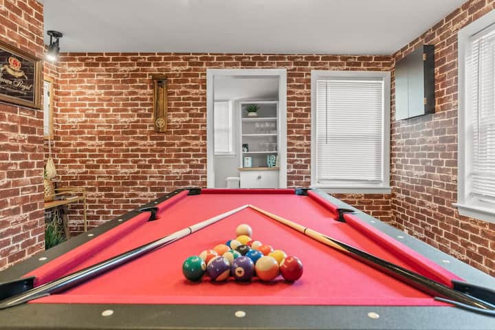 Family Friendly Home W/ Pool Table By The Filmore - Philadelphia, PA