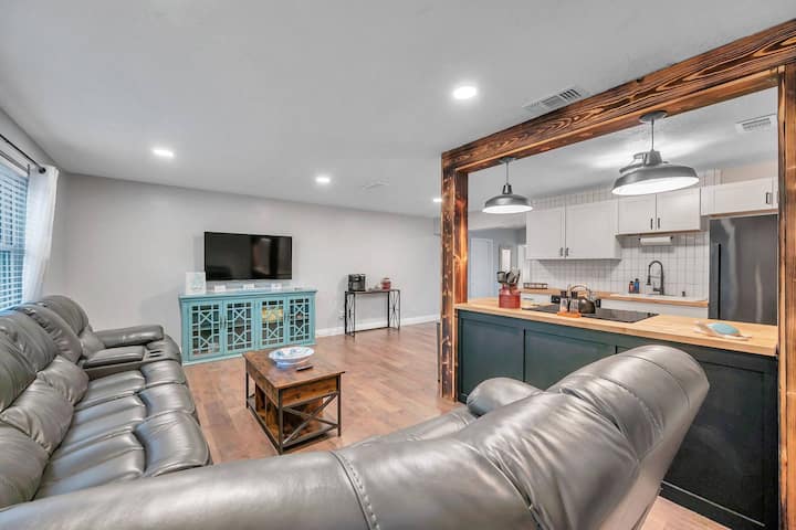 Short Drive To Beach! Updated! ~ Turtle Crossing - Largo, FL