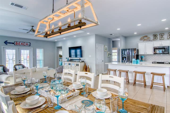 Walk To The Beach-7 Minutes. Bring All The Family! - Port Aransas, TX