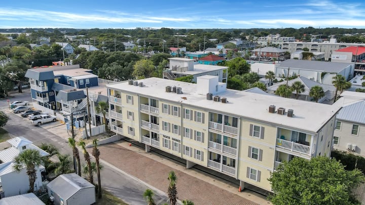 2 Bed Condo Walk To The Beach - Tybee Island, GA