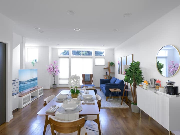Greenwood Townhome: Modern Style + Phinney Vibes! - Seattle, WA