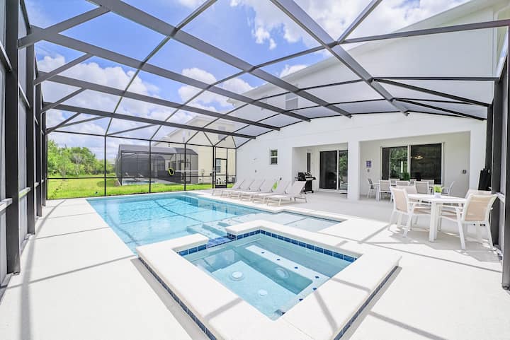 Upstay Luxury Resort Home W Pool & Patio—sleeps 26 - Kissimmee, FL