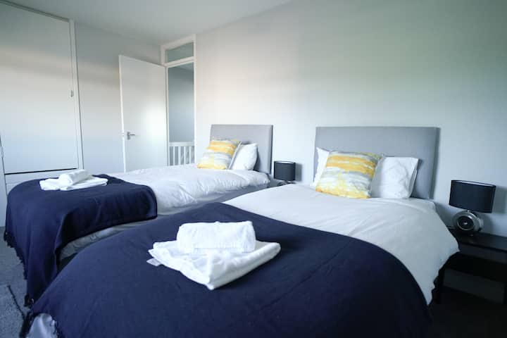 Refreshing Modern Apartment In South Lanarkshire - Strathaven