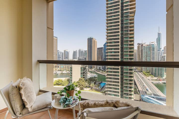 Spacious 1br W/ Partial Marina Canal Views! - Dubai Marina