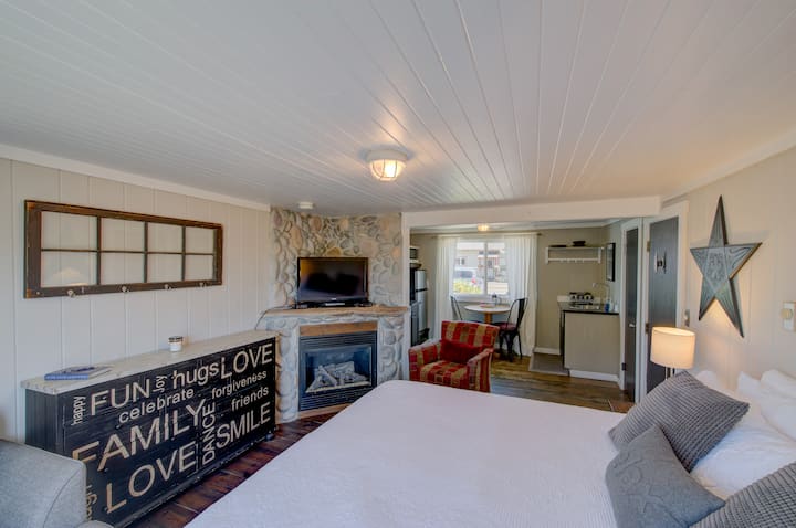 Romantic, Walk To Town & Beach (Akari#4) - Long Beach, WA