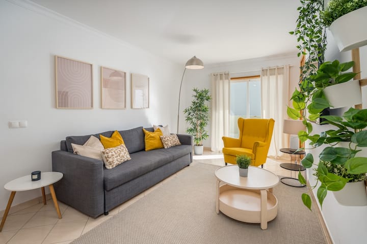#001 Stylish Downtown Flat | Walk To Beach & Bars - Albufeira
